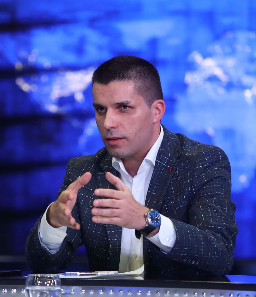 Николовски прашува дали со Мицковски седеле Ален Зекиров и поранешен ...