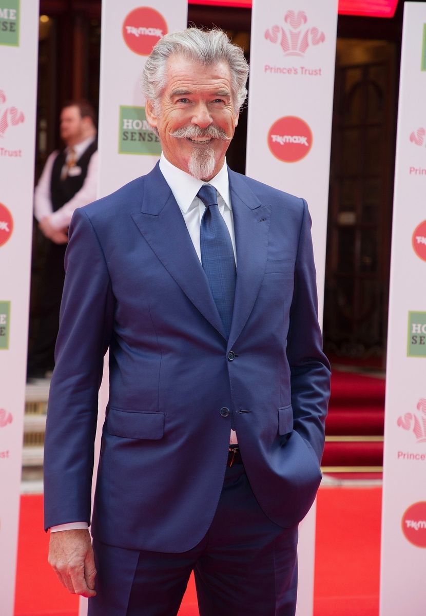 Pierce Brosnan shone in an elegant suit, and his unusual beard ...