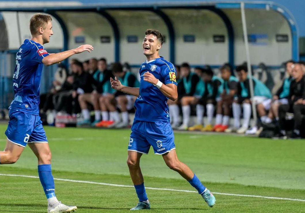 FOTO: Agon Elezi este un nou fotbalist al Bundesliga Bochum - Sloboden ...
