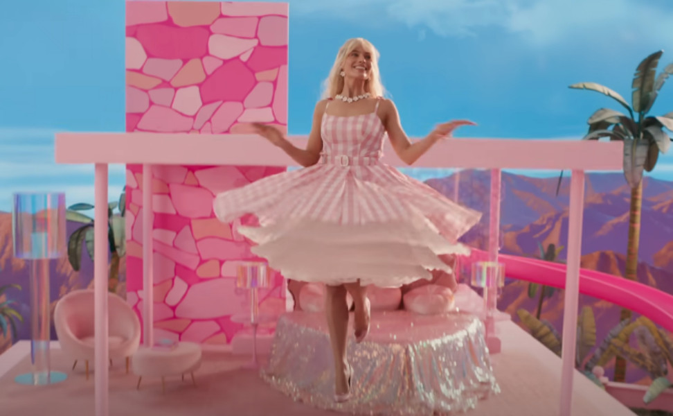 PHOTO + VIDEO | Women Go Crazy Over New 'Barbie Botox' Trend, Elongates ...
