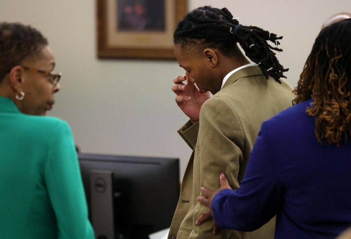 A teenager wounded two students and a teacher at a school in the United ...