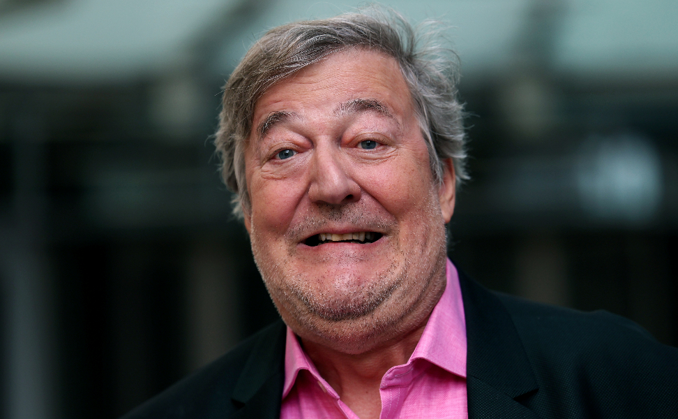 Stephen Fry hitno je prebačen u bolnicu nakon što je pao s pozornice ...