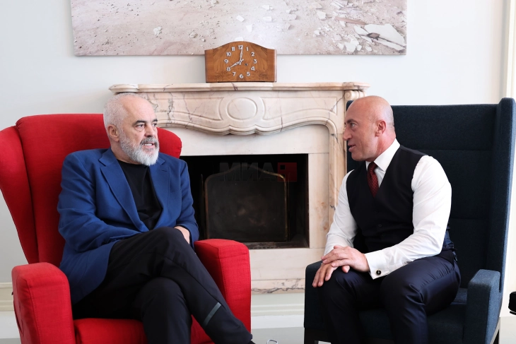 Ramush Haradinaj at a "fraternal" meeting with Edi Rama in Tirana ...