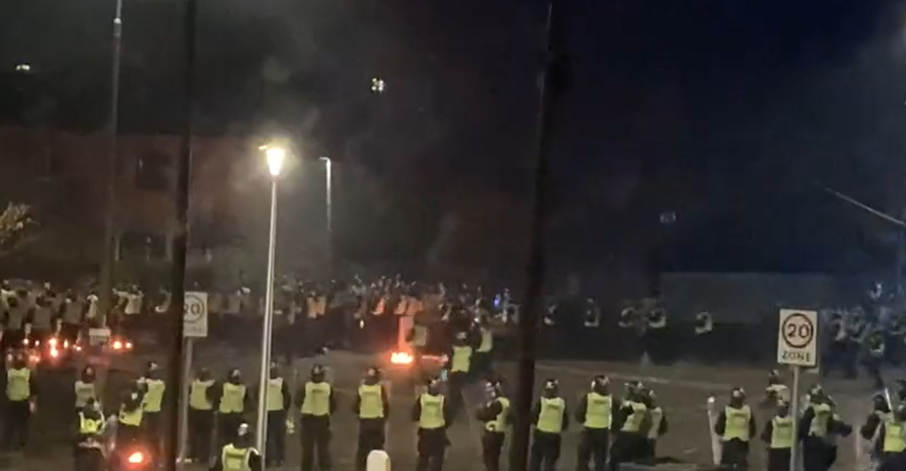 VIDEO | Violent protests in Edinburgh, protesters in direct conflict ...