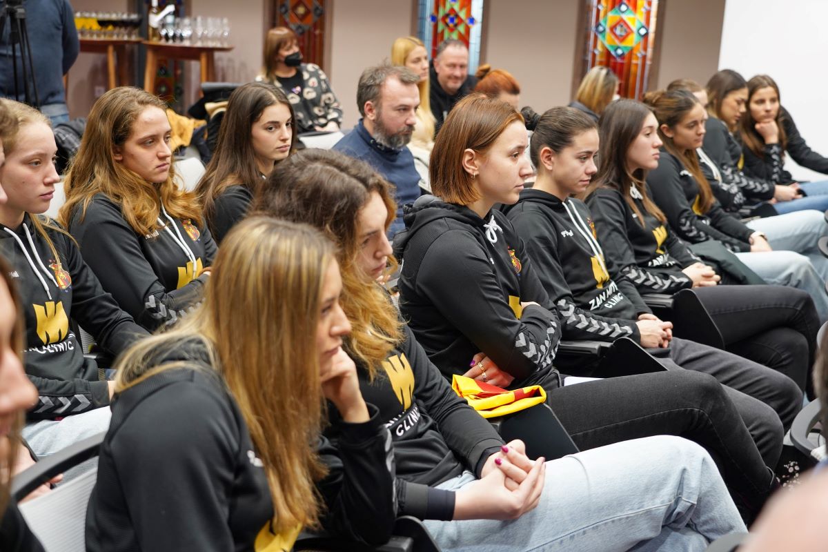 Gjorche Petrov's handball players, with the support of "Zhan Mitrev ...