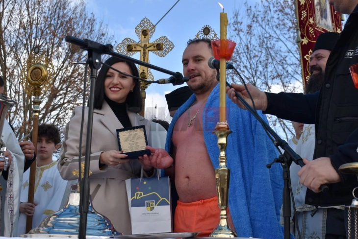 Ljube Shopov သည် Strumica တွင် Holy Cross ကိုဖမ်းယူခဲ့သည် - Free Press