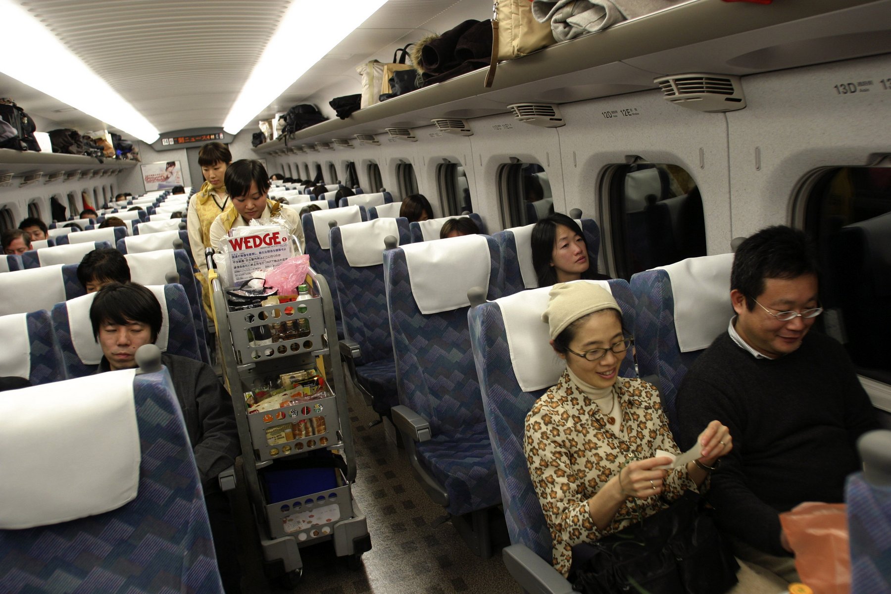 Japan replaces legendary food carts on high-speed trains with vending ...