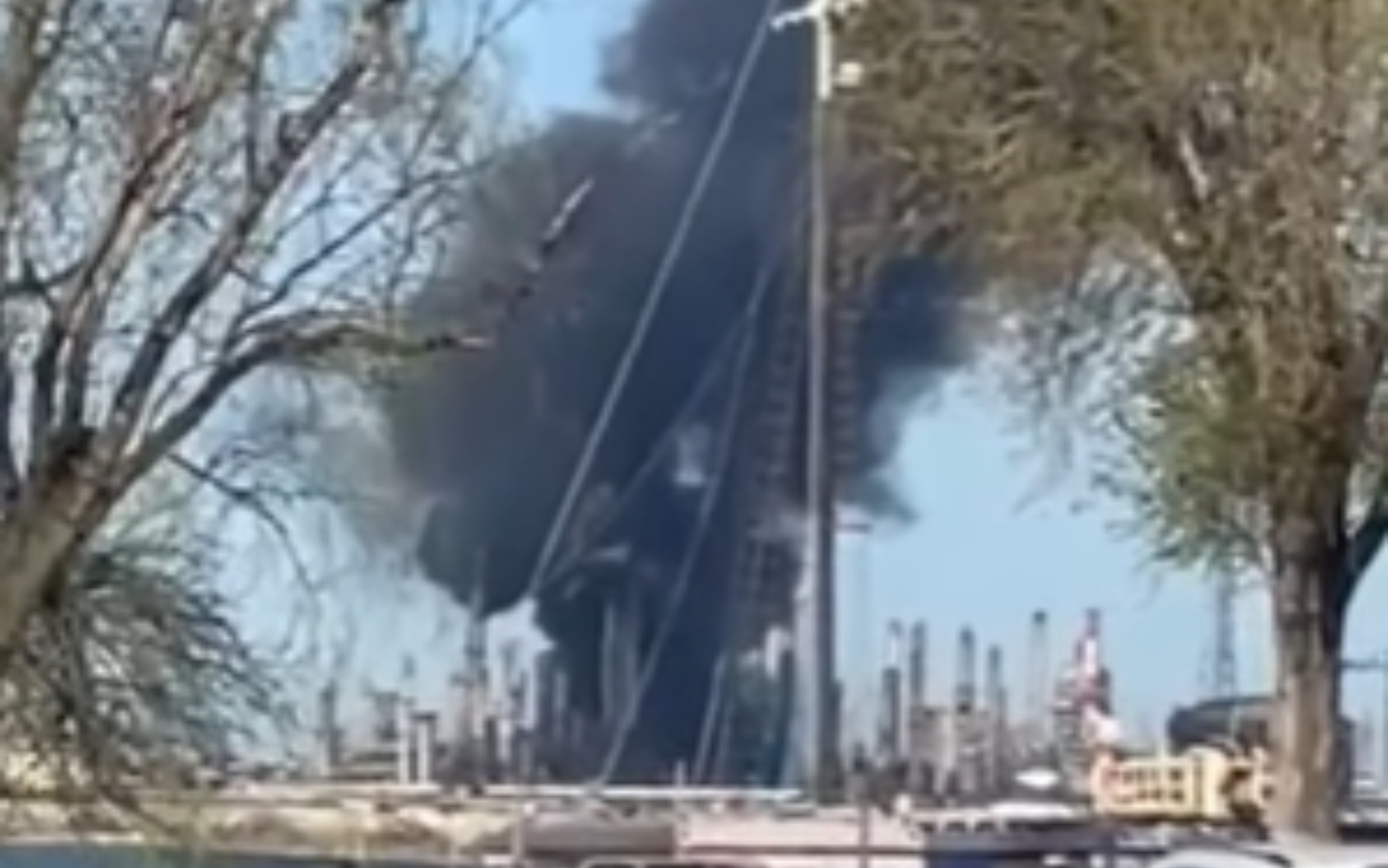 VIDEO | The largest refinery in Romania is on fire, there are no ...