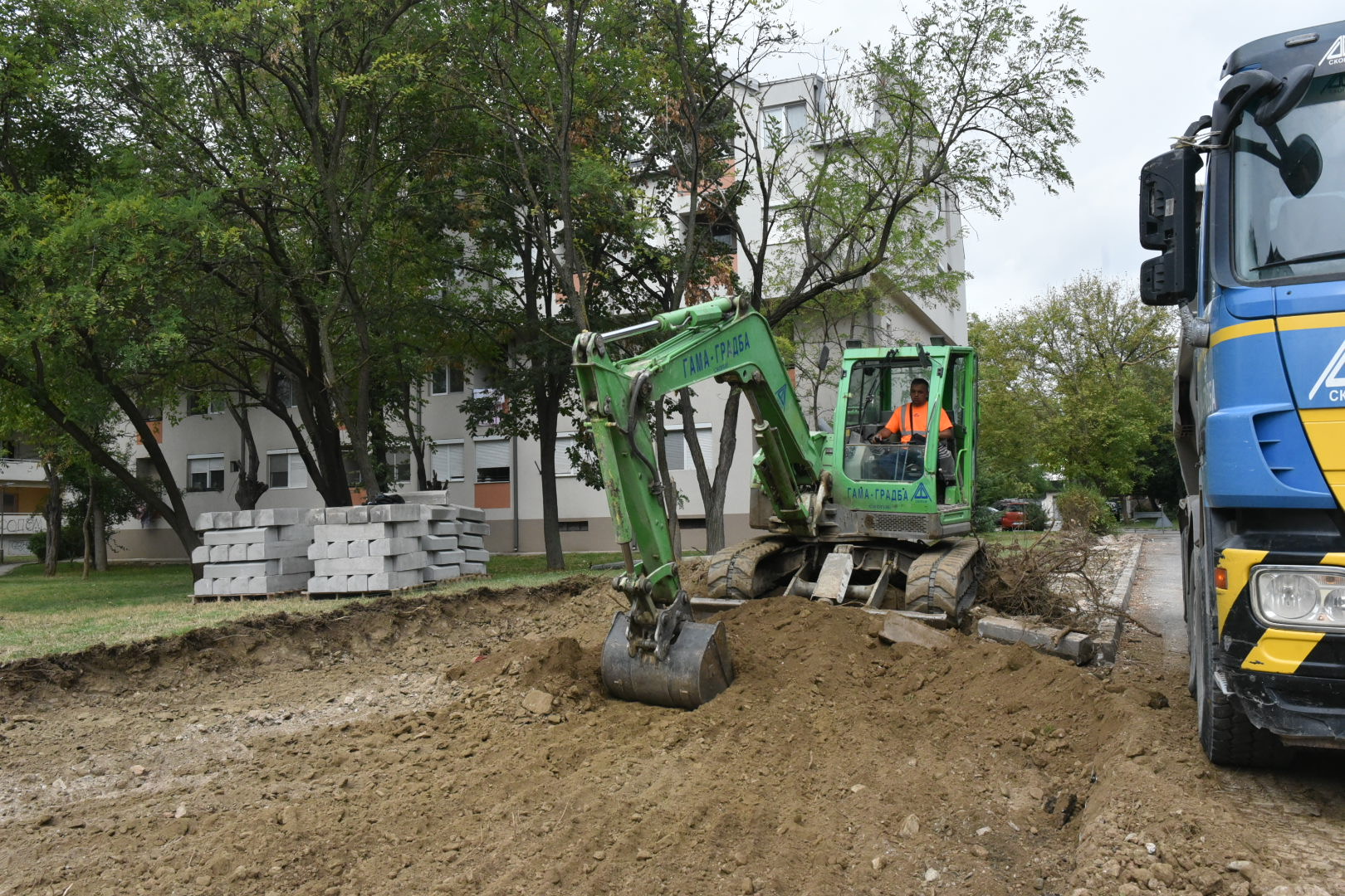 A new parking lot for about 60 vehicles is being built in Autokomanda ...