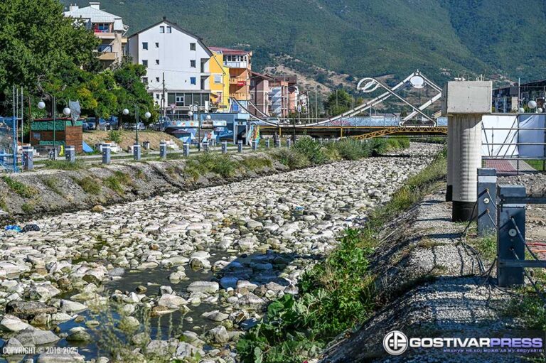 PHOTO | Une triste image de Gostivar : le Vardar sans eau, le lit de la ...