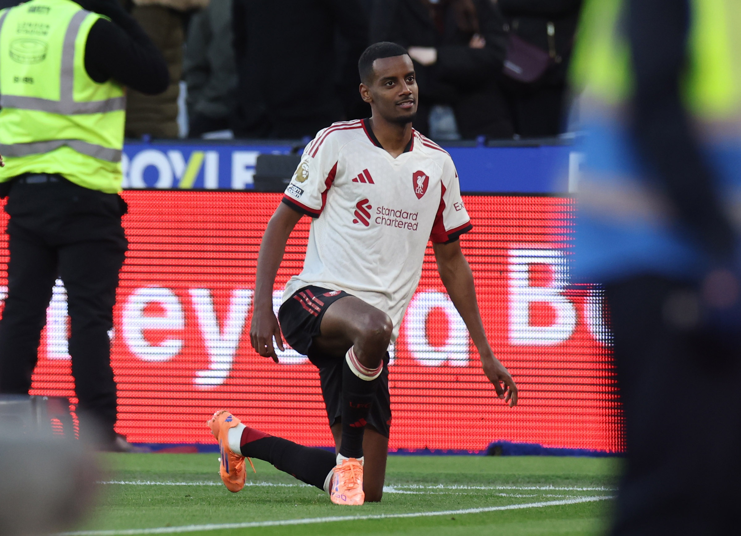 Isaac lavora: il Liverpool vince finalmente in Premier League - Free Press