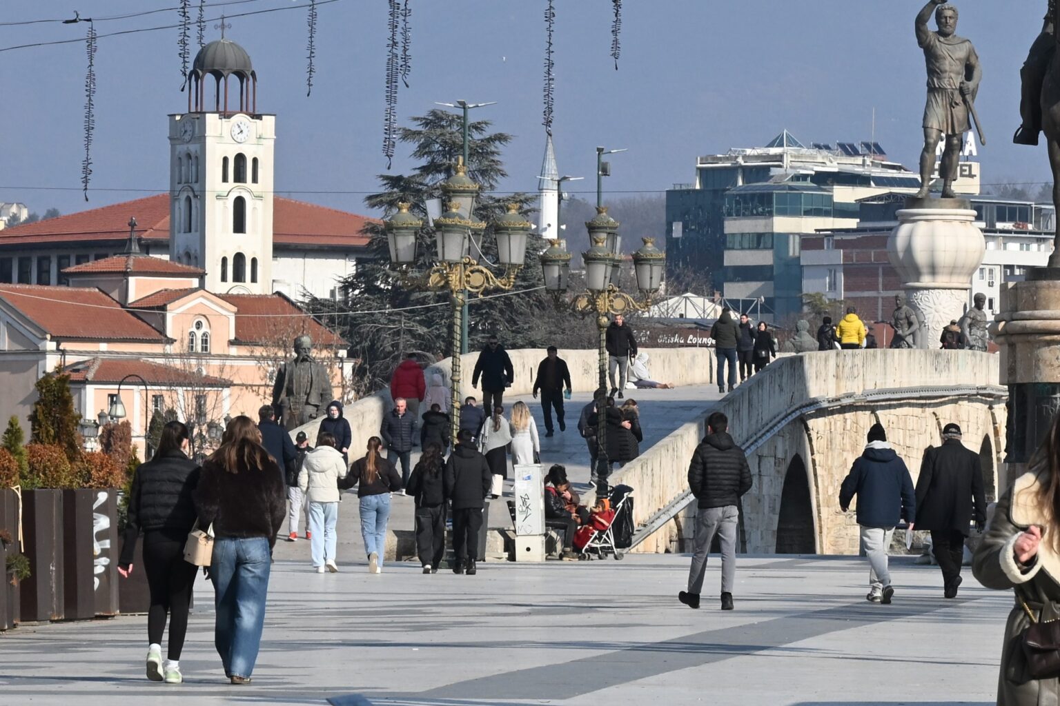 Sunny and windy weather with temperatures up to 20 degrees - Free Press