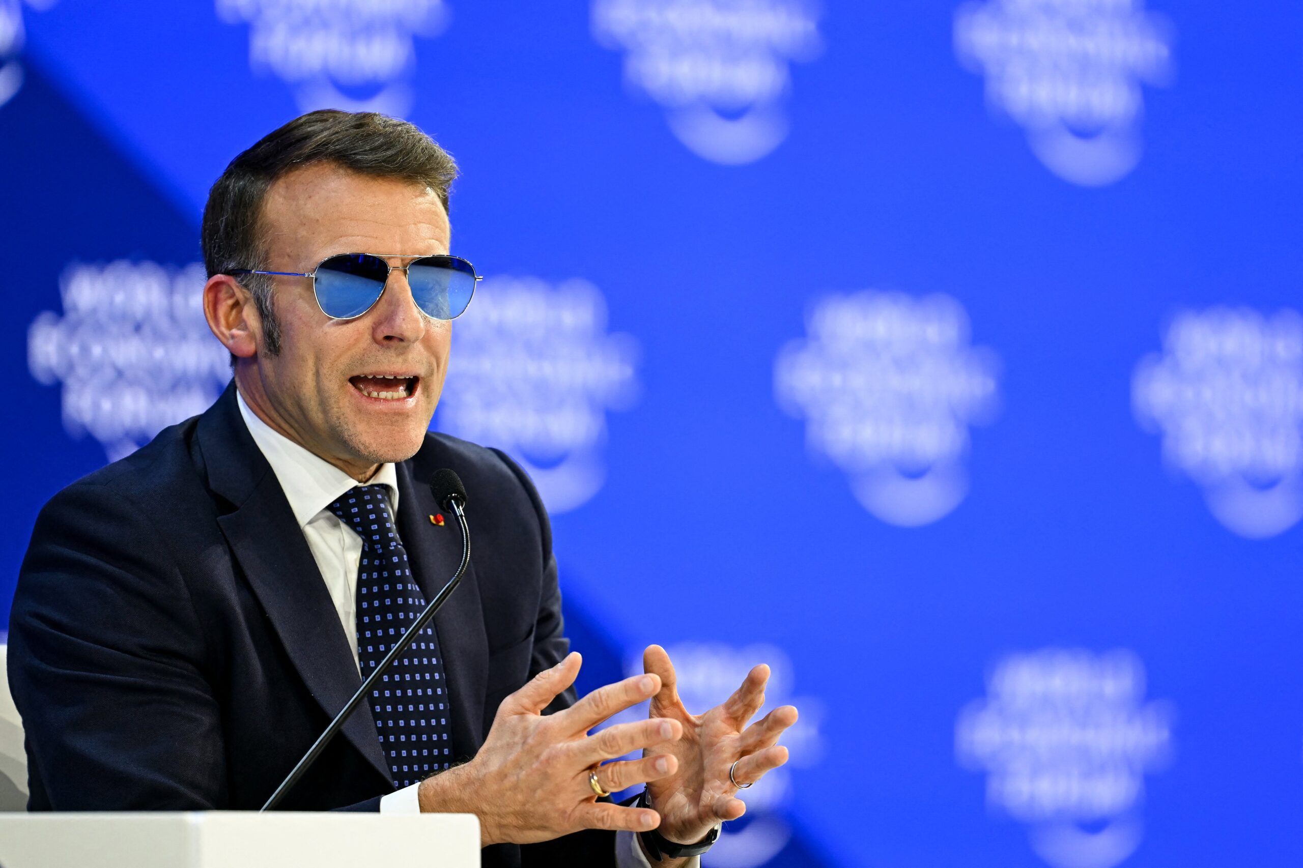 VIDEO | Macron appeared in Davos with sunglasses due to an eye problem ...