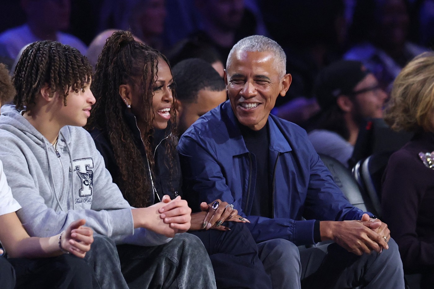 VIDEO | Standing ovation for the Obama family: The most watched moment ...