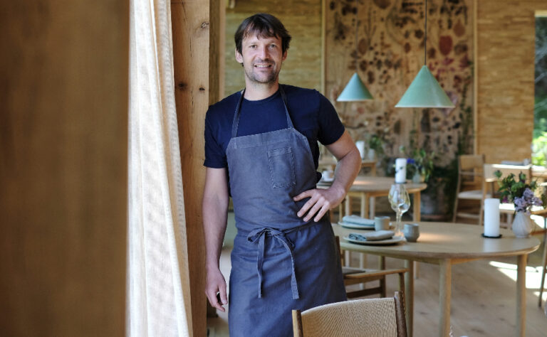 VIDEO | Celebrity chef Rene Redzepi resigns from Noma after admitting ...